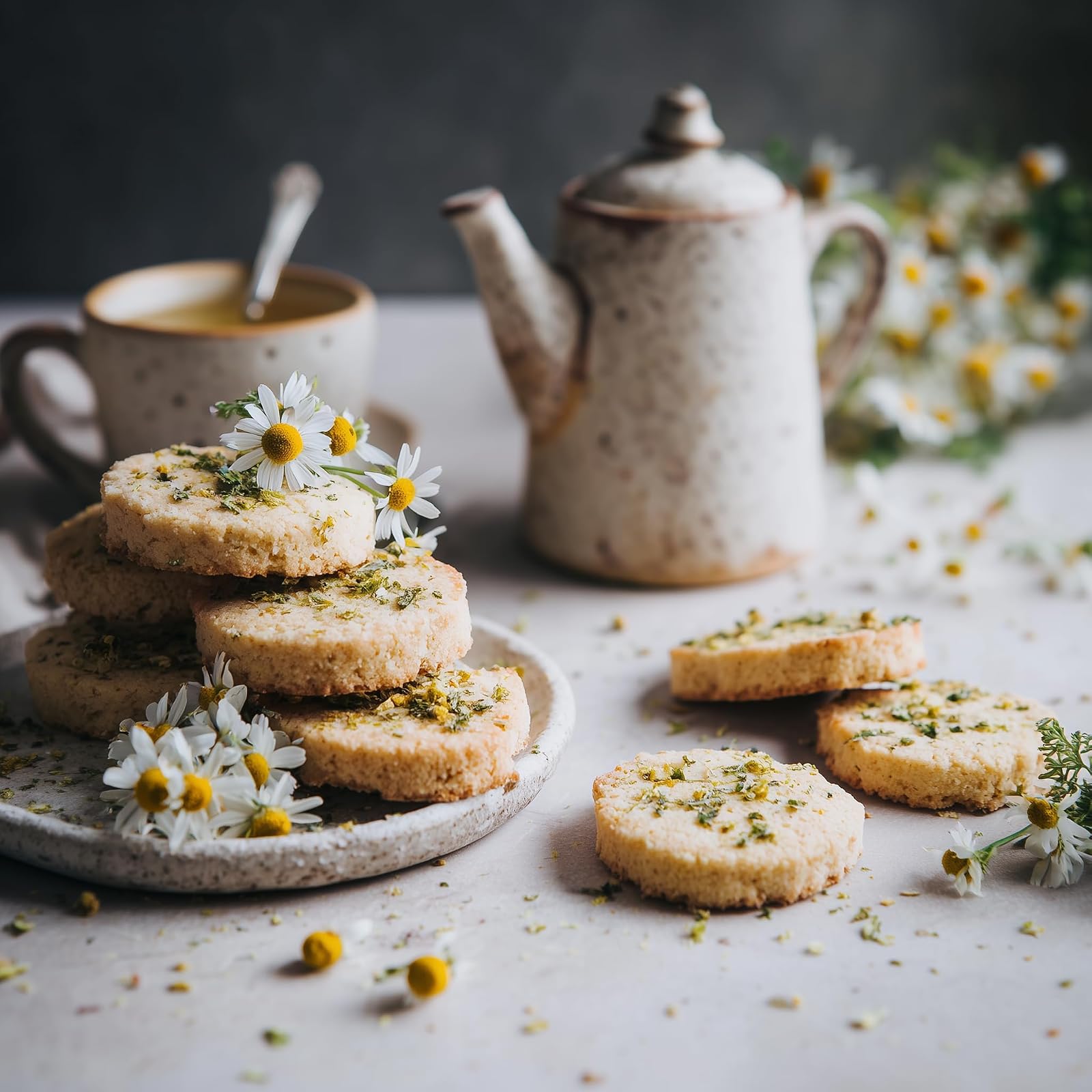 aromatic chamomile flower tea