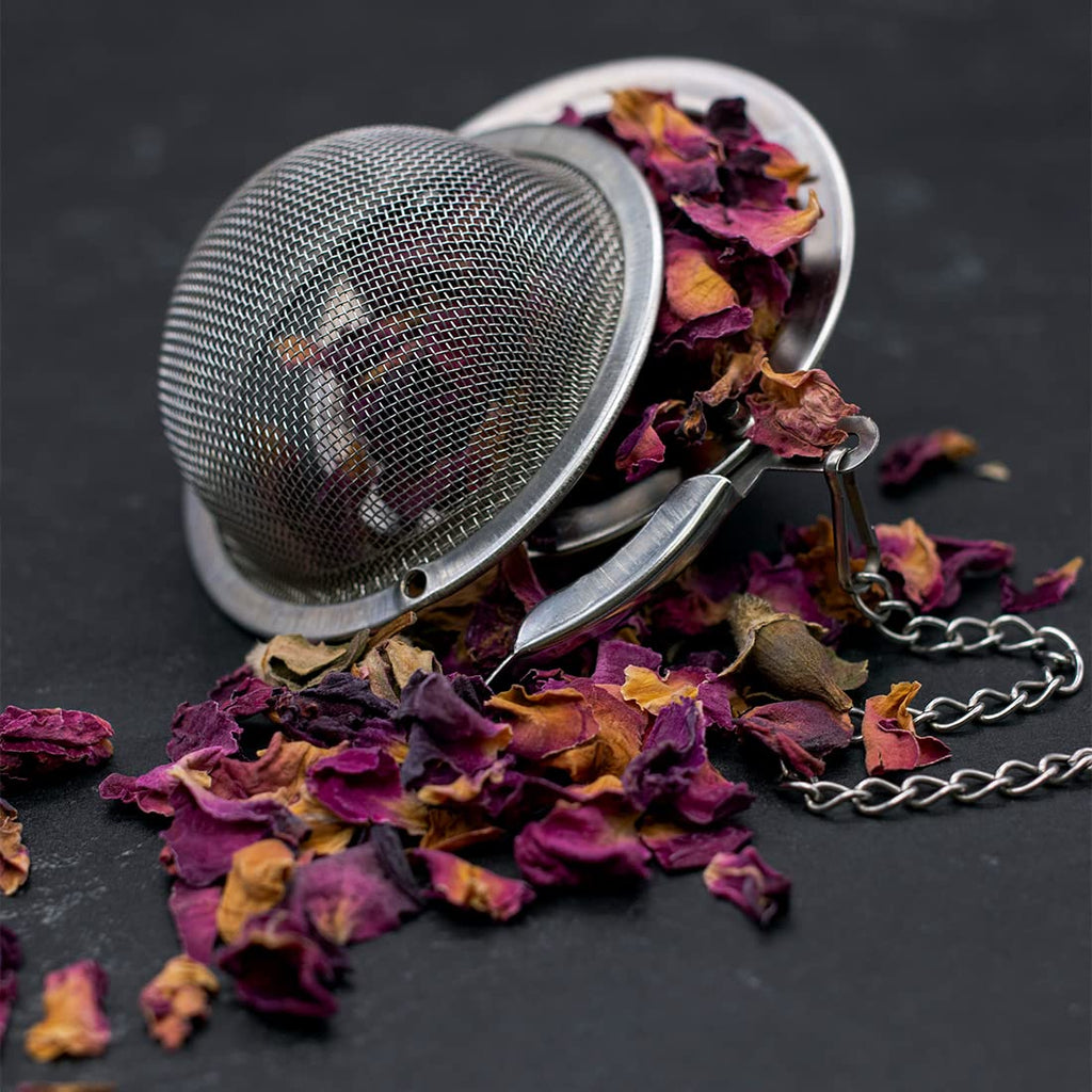 aromatic red rose tea infusion