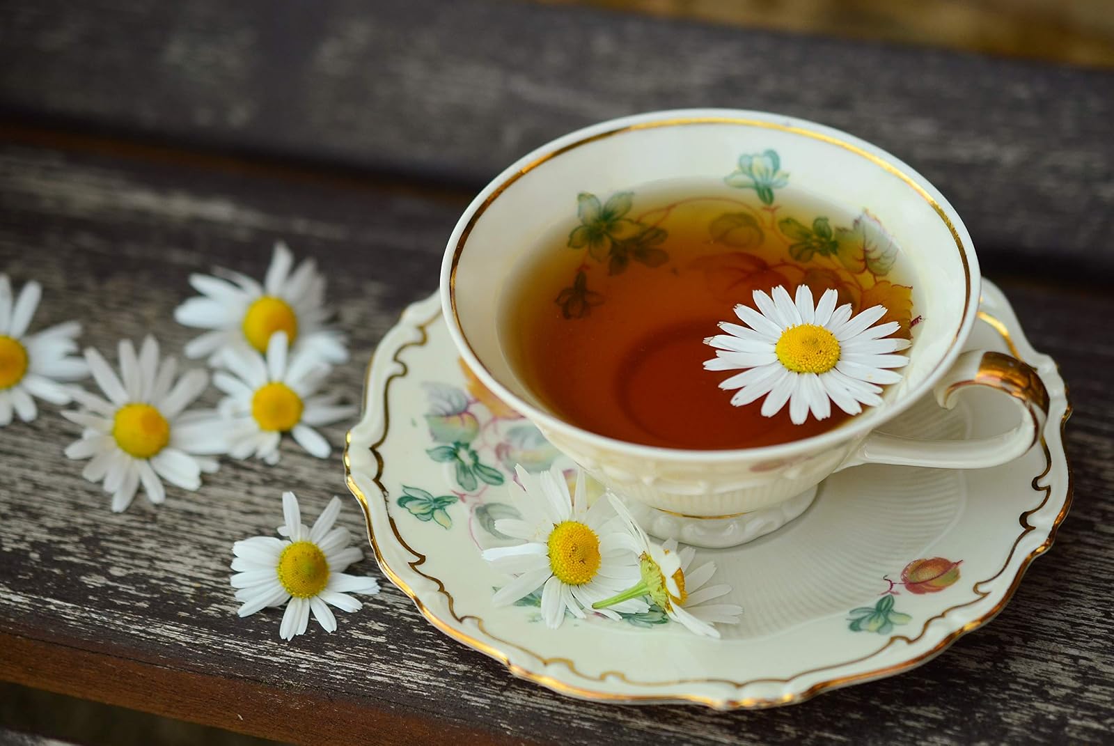Caffeine-free herbal chamomile tea