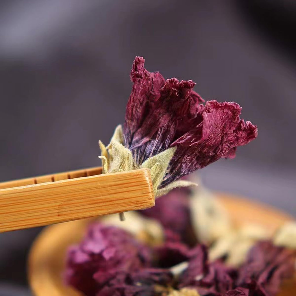 Floral herbal tea for soothing moments