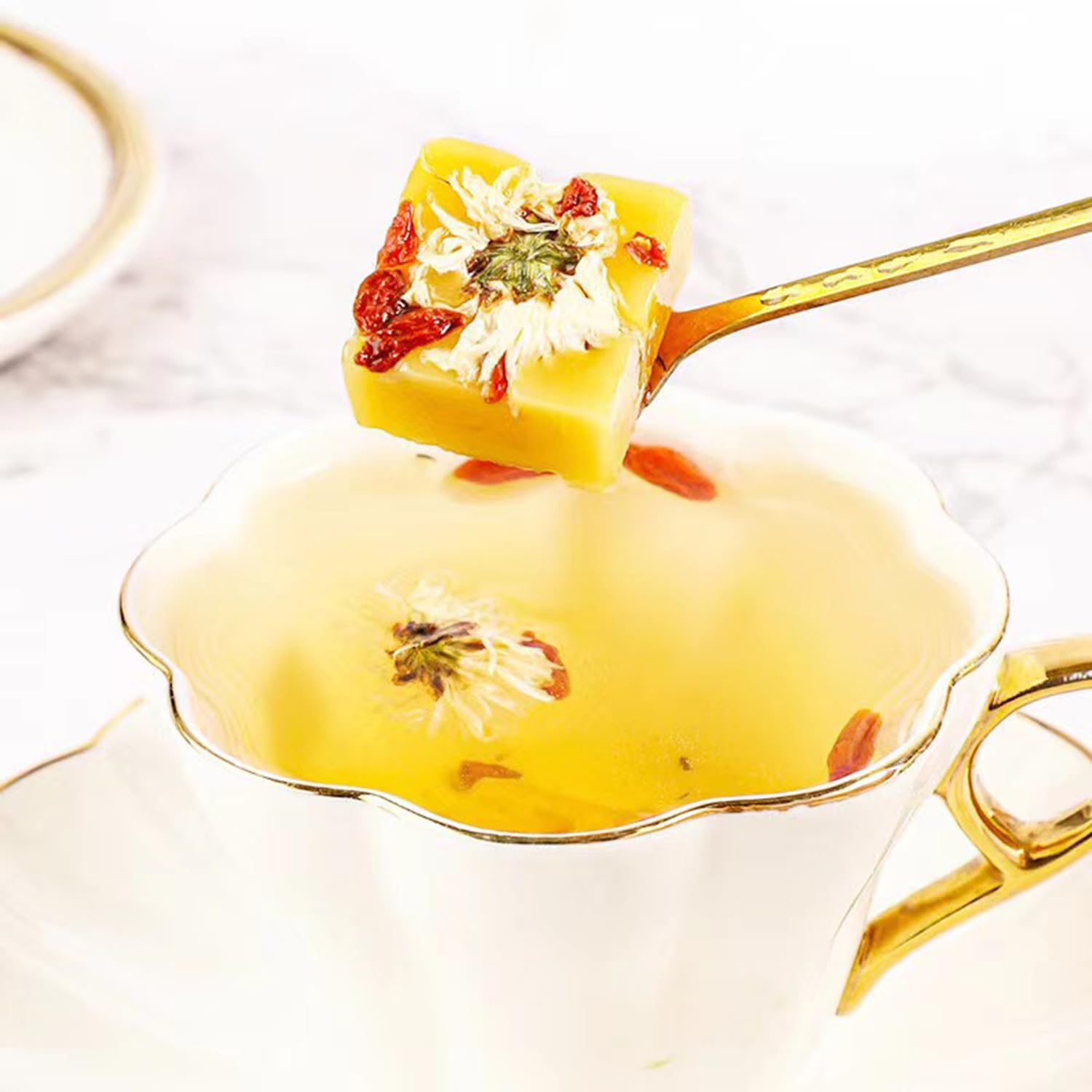 herbal detox tea with goji