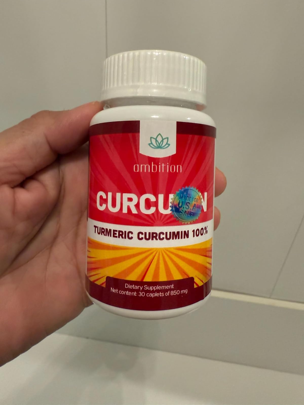 Herbal turmeric capsules for health