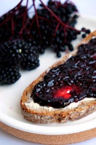homemade elderberry jelly for desserts