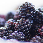 natural blackberry fruit multivitamin supplement