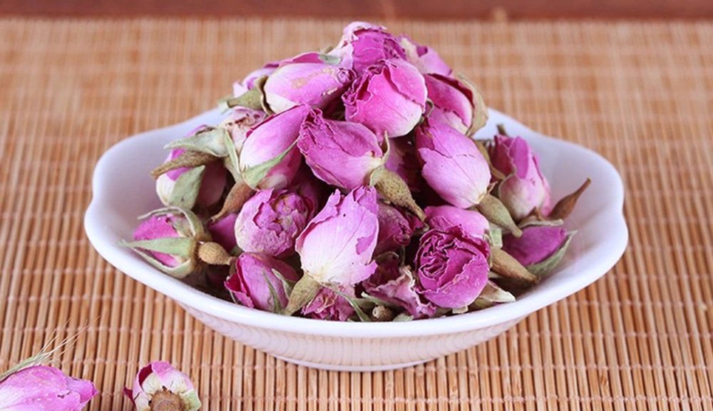 natural floral tea infusion