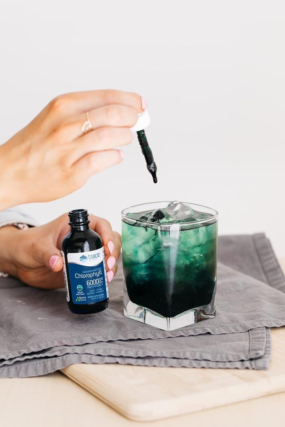 Natural mint chlorophyll for daily wellness