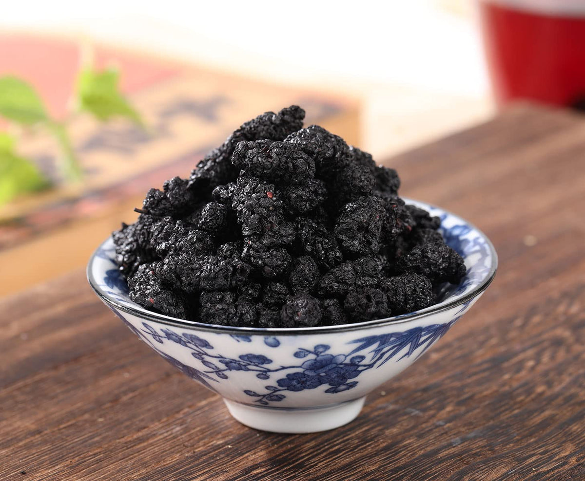 Nutritious dried black mulberries for herbal detox