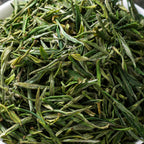 organic green tea leaves