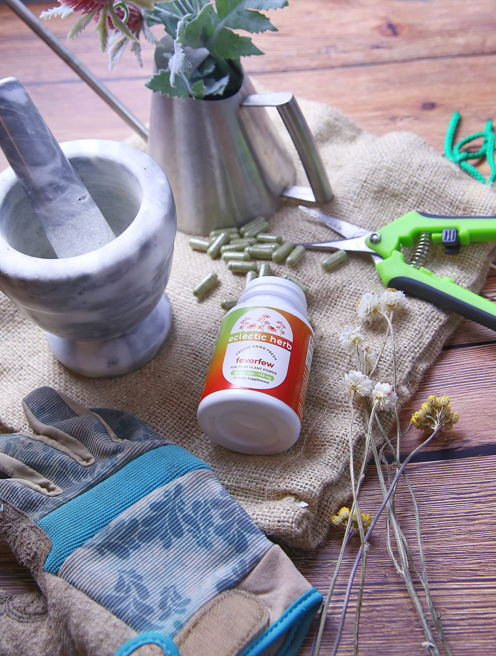 Vegan-friendly feverfew capsules