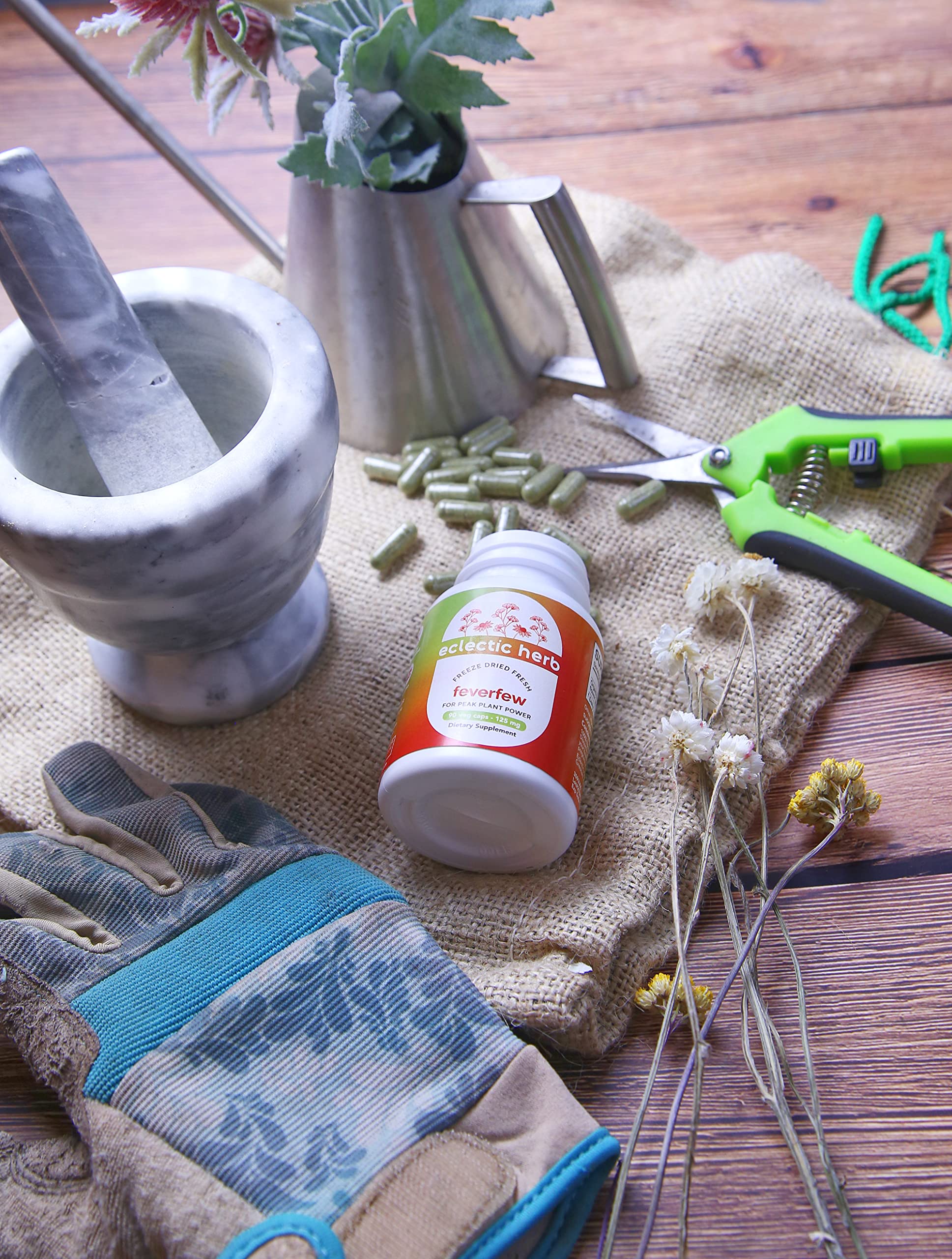 Vegan-friendly feverfew capsules