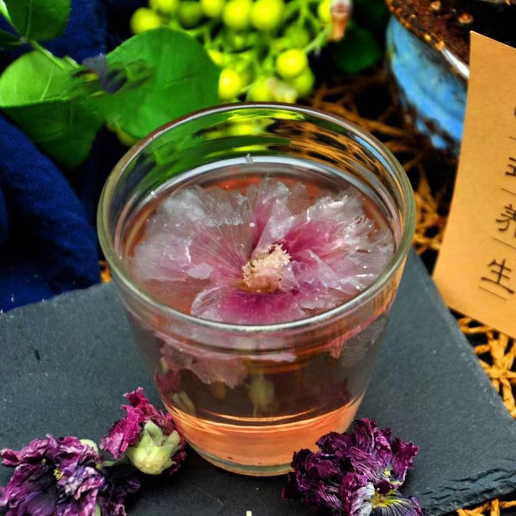 Violet tea for a unique flavour experience